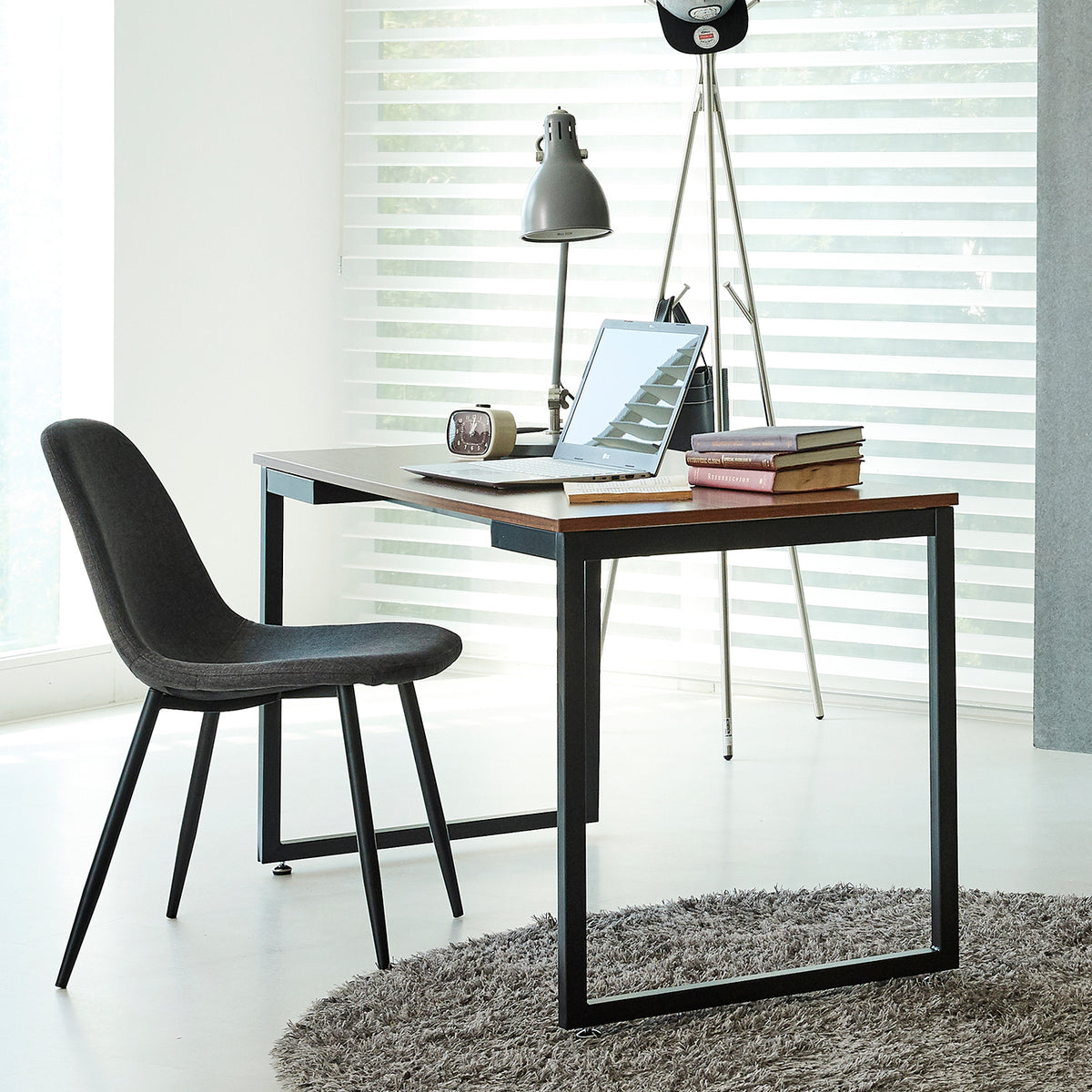 Desk – Monster-living